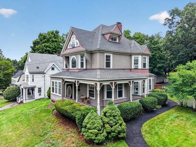 41 Maple St, Stoneham, MA 02180