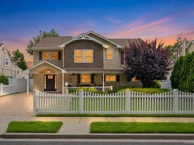 41 Miller Pl, Levittown, NY 11756