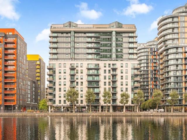 41 Millharbour, E14 2 bed flat to rent £2,700 pcm £623 pw