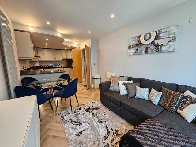 41 Millharbour, London E14, 1 bed flat to rent, £2,300 pcm | PrimeLocation