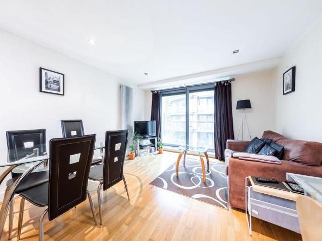 41 Millharbour, South Quay E14, 1 bed flat to rent, £2,200 pcm | PrimeLocation