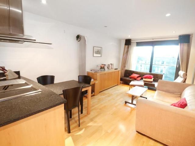 41 Millharbour, South Quay, London E14, 2 bed flat to rent, £2,548 pcm | PrimeLocation