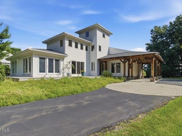 41 Mountain Way, Troy, NY 12182