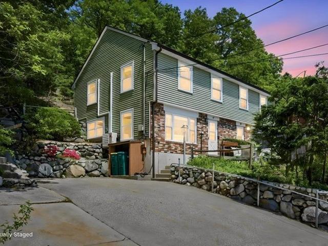 41 Mountain St Unit 41, Woburn, MA 01801