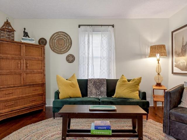 41 N Maple Ave