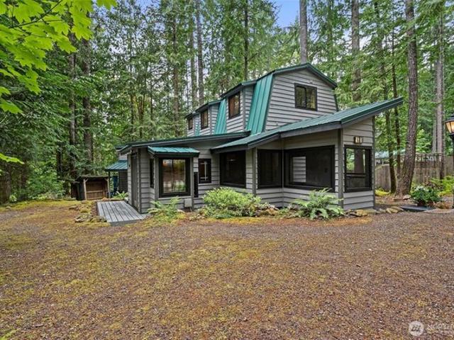 41 N Dow Pl, Hoodsport, WA 98548