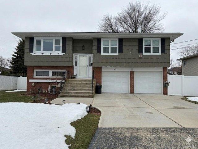 41 N Kings Ave, Lindenhurst, NY 11757