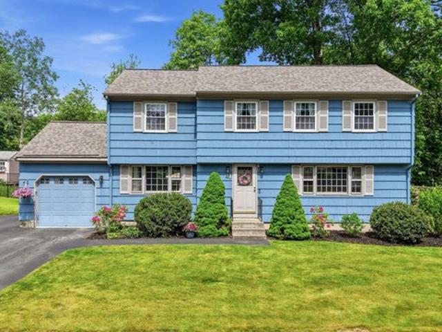 41 Nottingham Dr, Nashua, NH 03062