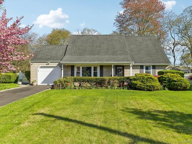41 Orchid Rd, East Patchogue, NY 11772
