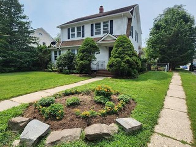 41 Prospect Pl, Riverhead, NY 11901