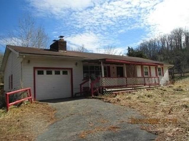 41 Red Bird Dr, Louisa, KY 41230