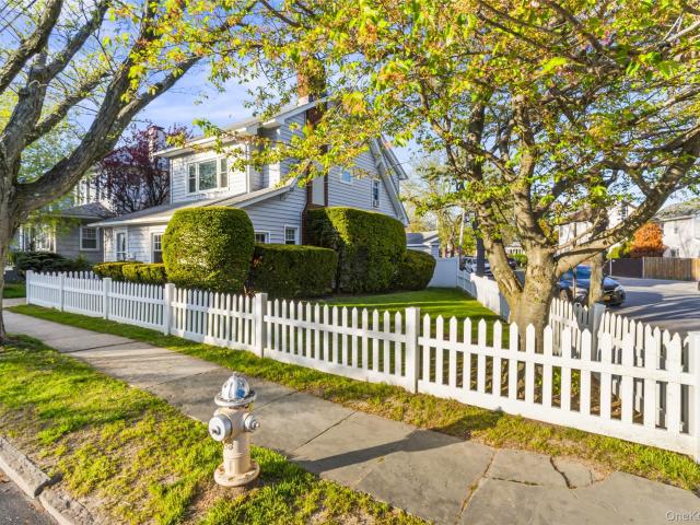 41 Rhodes St, New Rochelle, NY 10801 | MLS #988976 | Compass