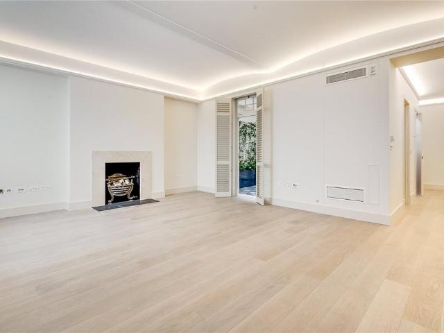41 Rutland Gate, Knightsbridge. 3 bed terraced house to rent £8,000 pcm £1,846 pw