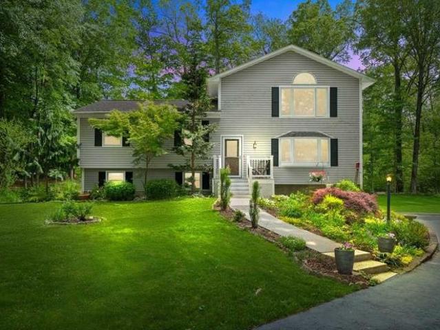 41 Sachson Pl, Wappingers Falls, NY 12590