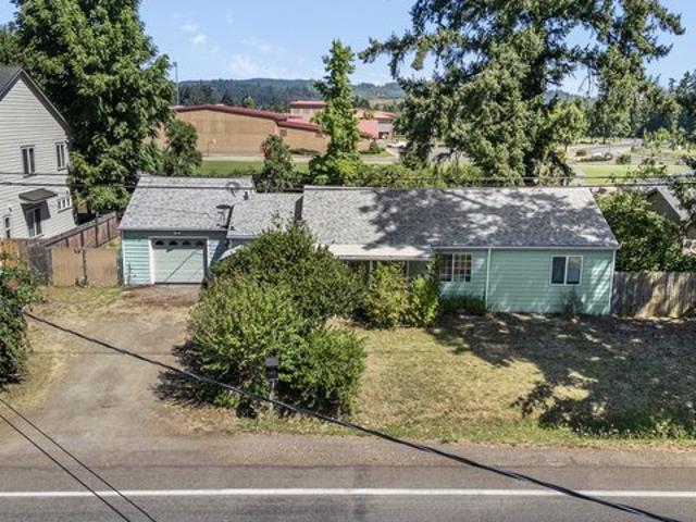 41 Sweet Ln, Cottage Grove, OR 97424