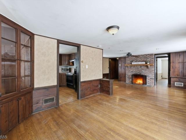 41 Summit Rd, Sparta, NJ 07871 | MLS #4039