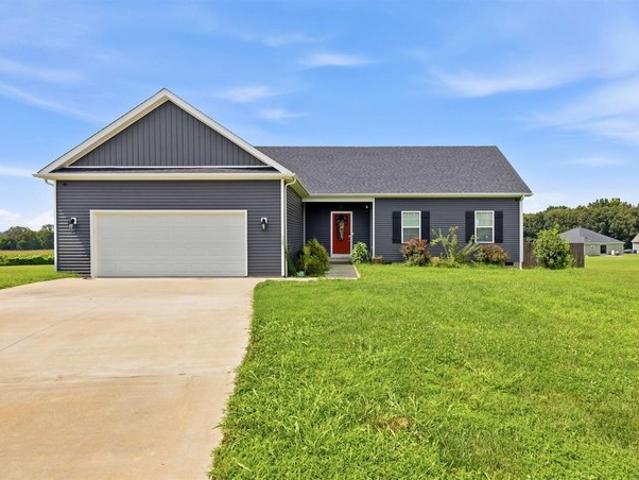 41 Sun Dr, Scottsville, KY 42164