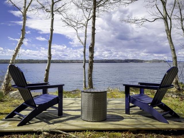 41 Sunset Rd, Brooksville, ME 04617