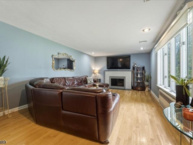41 Sycamore Ave