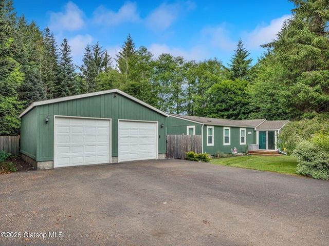 42043 Forest Court Ln, Astoria, OR 97103