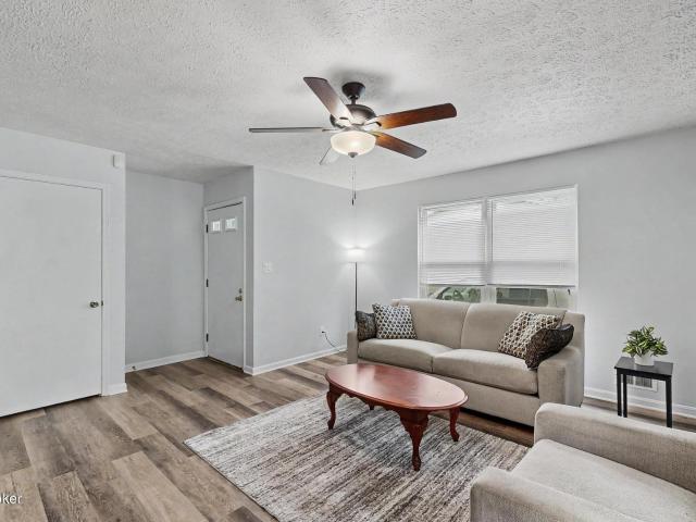 4204 Glen Hill Manor Dr