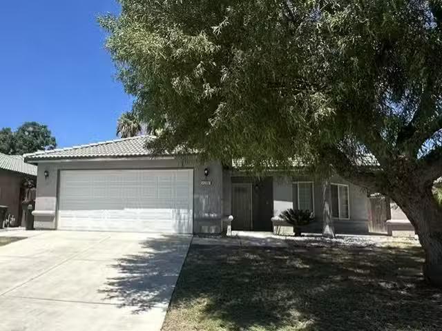 4204 Serene Oak Dr, Bakersfield, CA 93313