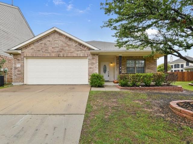 4205 Golden Sunset Ct, Fort Worth, TX 76244