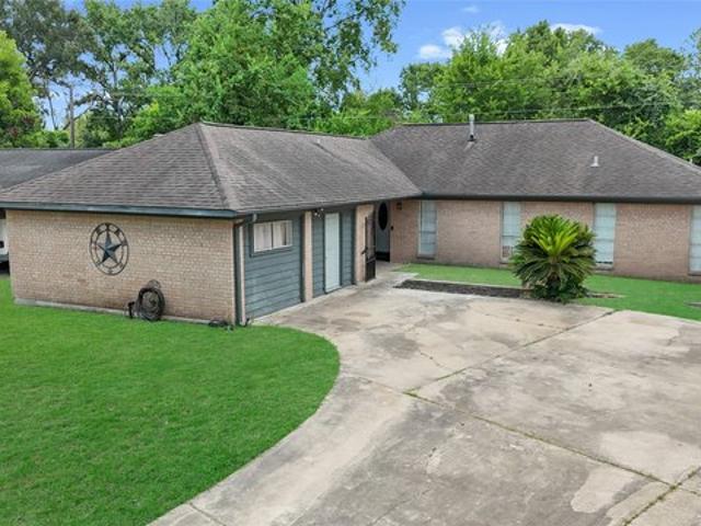 4205 Lariat Dr, Baytown, TX 77521