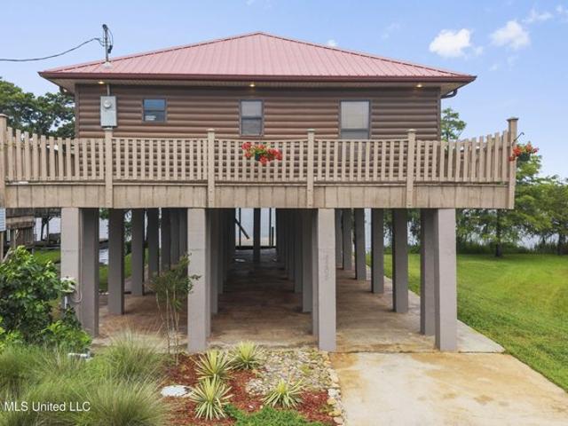 4205 Riverside Dr, Pearlington, MS 39572