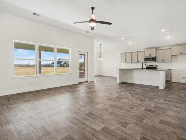 4206 Leslies Way