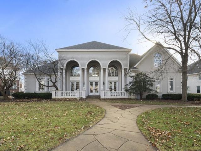 4206 Royal Fox Dr, Saint Charles, IL 60174