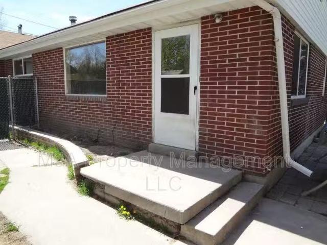 42076396 678 E St #678