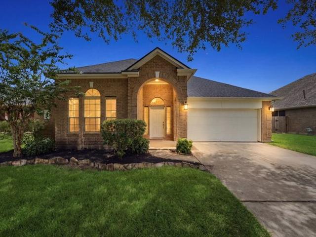 4207 Canterbury Park Ln, Pearland, TX 77584