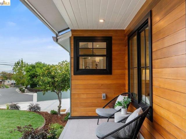 4207 Laguna Ave