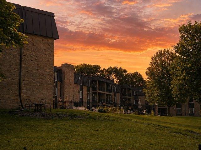 4207 Lakeside Ave N Apt 122, Brooklyn Center, MN 55429