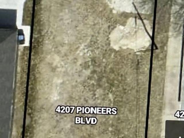 4207 Pioneers Blvd, Lincoln, NE 68506