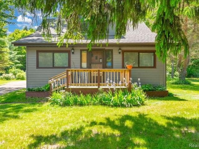 4207 Pine Grove Ave, Fort Gratiot, MI 48059