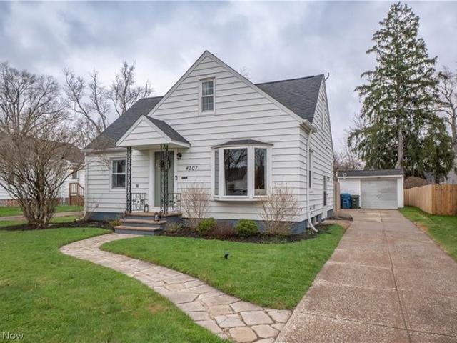 4207 W 226th St, Fairview Park, OH 44126
