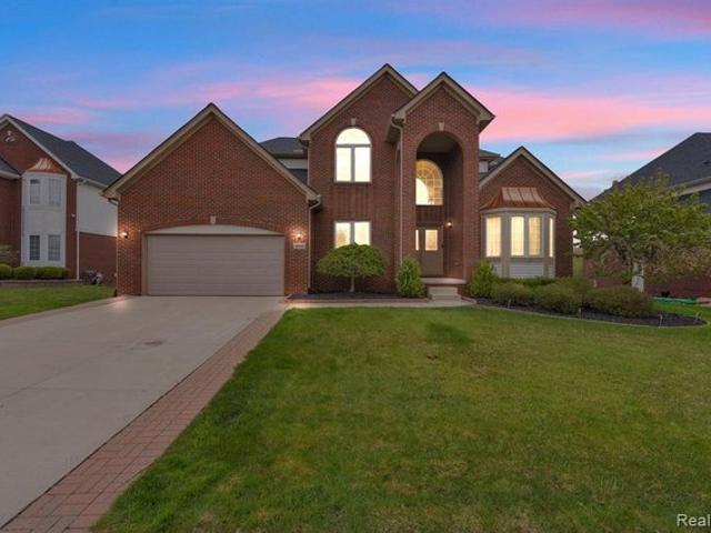 42088 Woodglen Dr, Novi, MI 48375