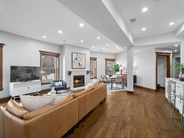 4208 N Kenmore Avenue # 1C