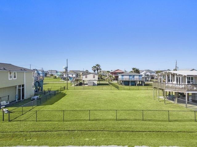 4208 Hardin Dr, Galveston, TX 77554