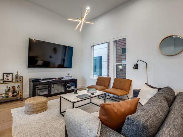 4208 Live Oak Street # 206