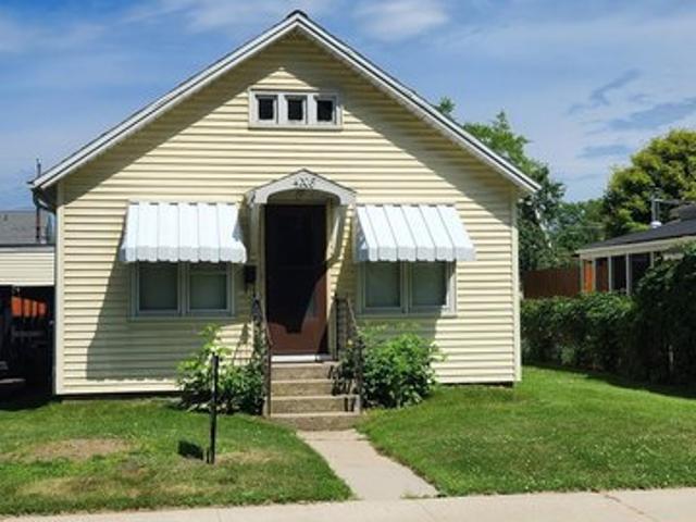 4208 10th St, Menominee, MI 49858