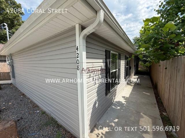 4208A Coral Street | 2 Bedrooms | 1 Bathroom * 1/2 Off First Month's Rent!