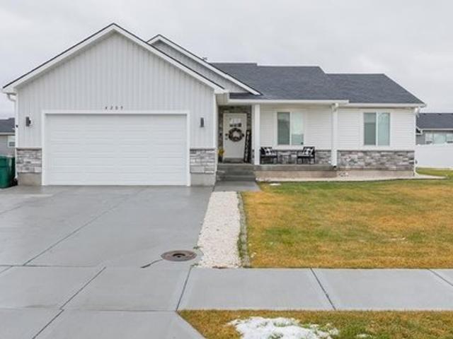 4209 N Catalina Ave, Idaho Falls, ID 83401