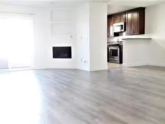 42004801 1527 9th St #203