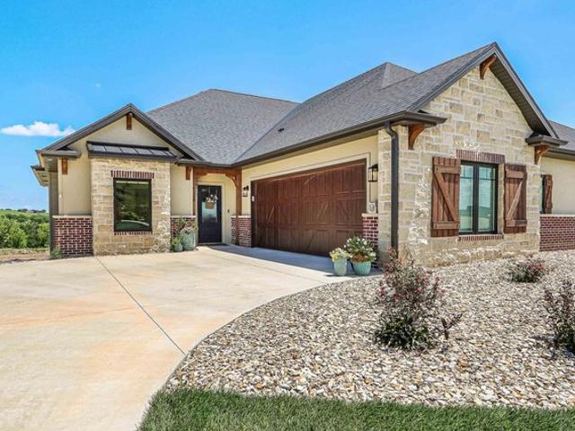 4200 Macgillivray Dr, Manhattan, KS 66503