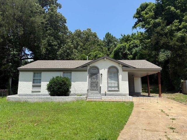 4200 Clydesdale Dr, Memphis, TN 38109