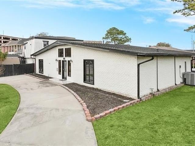 4200 Lake Villa Dr, Metairie, LA 70002