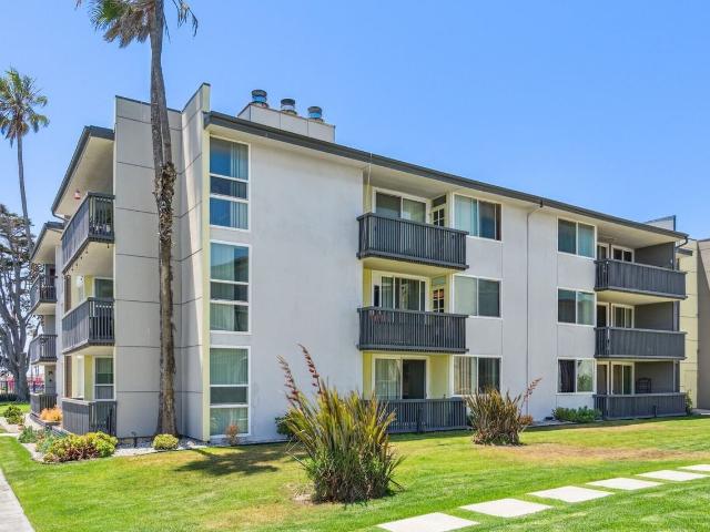 4200 S Harbor Blvd 2 Bedroom Apartment for Rent at 4200 Harbor Blvd, Oxnard, CA 93035 Hollywood